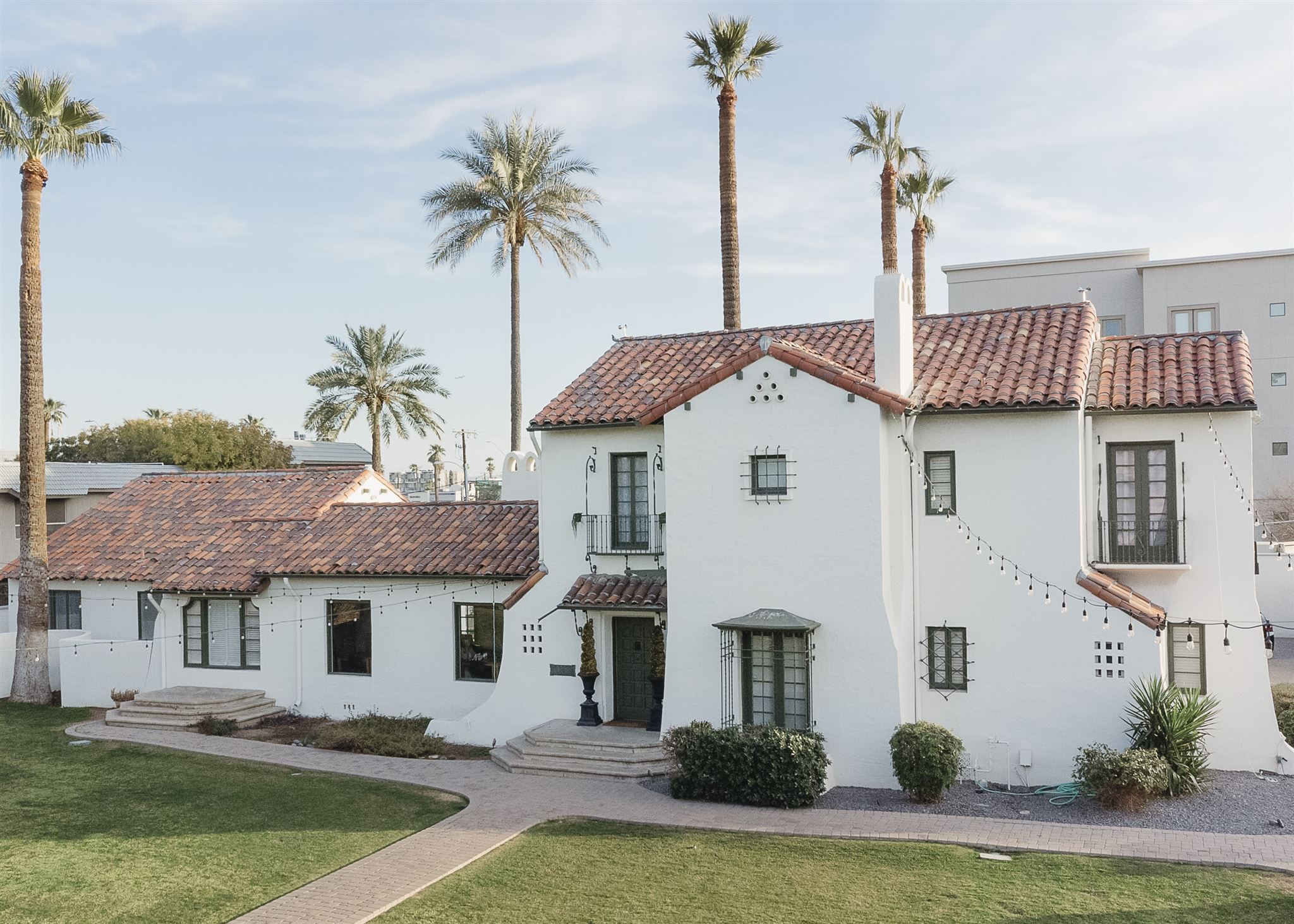 Bold & Vibrant Downtown Phoenix Wedding at Coronado House | Annette Ambrose